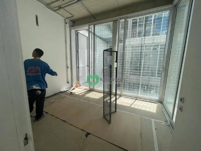 Prédio comercial em fase final de construção na santa cecília