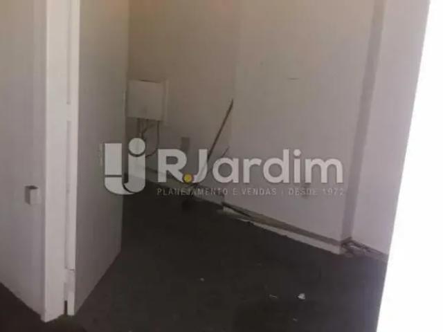 Prédio / Comercial / Humaitá