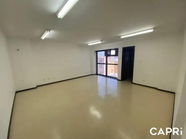 Prédio comercial impecável no coração de curitiba!