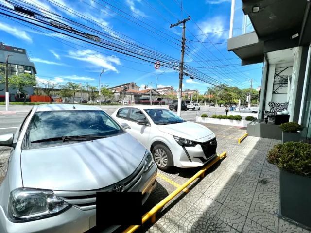 Prédio comercial para alugar de 2500m2 em rua principal da Zona Norte