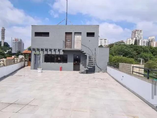 Prédio comercial para locação na Rua Pio XI São Paulo SP com 942m², 3 pavimentos e 12 vagas de garag