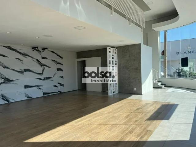 Prédio comercial proximo ao bosque da comunidade!