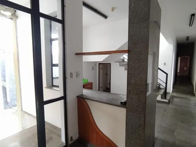 Prédio Comercial 284 m² de área construída 685 de área total Av. Paulo VI Pituba