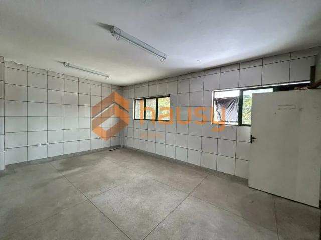Prédio comercial 3 andares + 38 vagas!