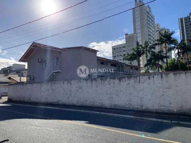 Prédio a venda no centro de balneário