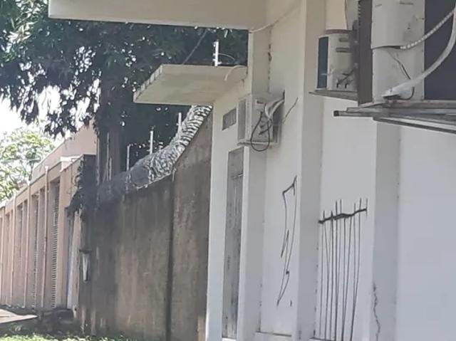 Prédio de Esquina, Pé Direito Alto, Renda mensal, todo na Lage, Sistema Contra Incêndio e Estacionam