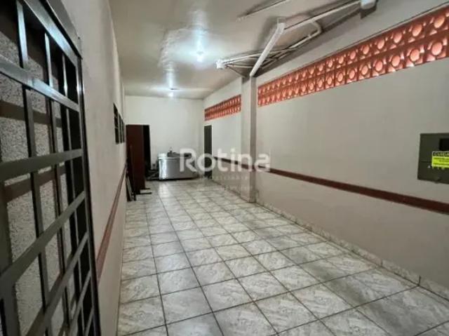 Prédio Inteiro à venda, 3 quartos, Santa Mônica Uberlândia/MG Rotina Imobiliária