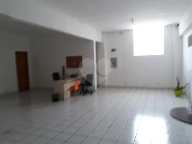 Prédio inteiro à venda em Carandiru SP