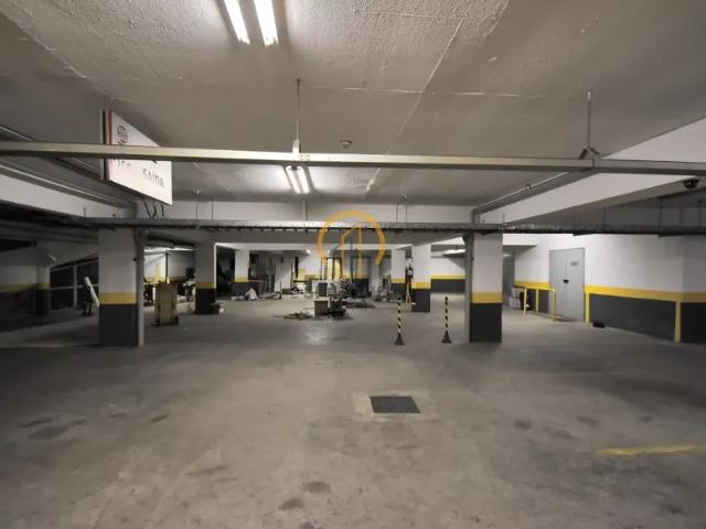 Prédio monousuário comercial no bairro da luz