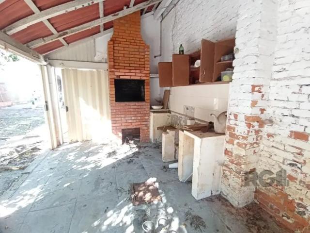Edifício para Aluguel no Bairro Floresta com Área Útil de 180 m² Disponível