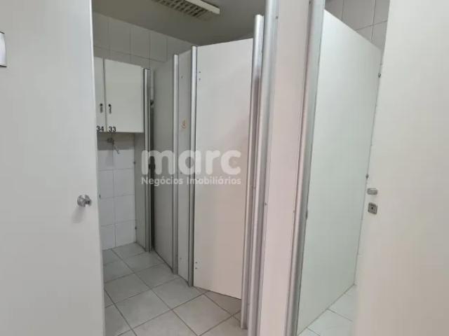 Prédio para locação com 1250m², divididos em 03 andares, com salas amplas, estacionamento, recepção