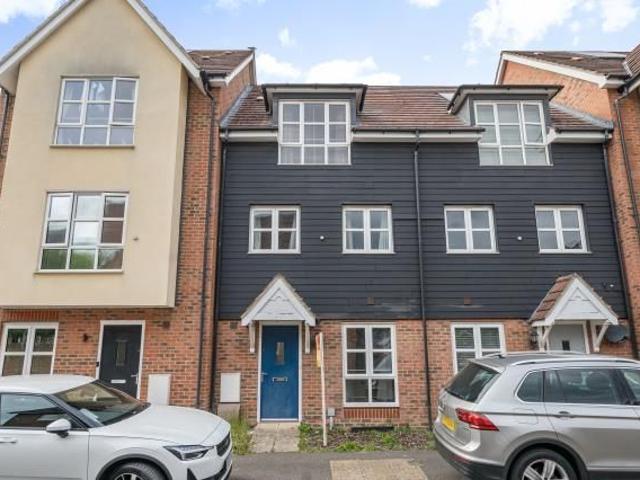 Prothero Close, Aylesbury HP21, 3 bed property to rent, £2,000 pcm | PrimeLocation