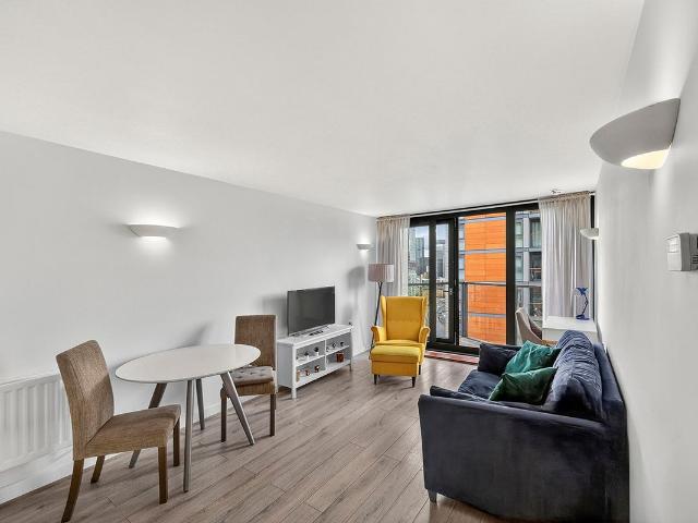 Proton Tower, 8 Blackwall Way E14, 1 bed flat to rent, £3,000 pcm | PrimeLocation