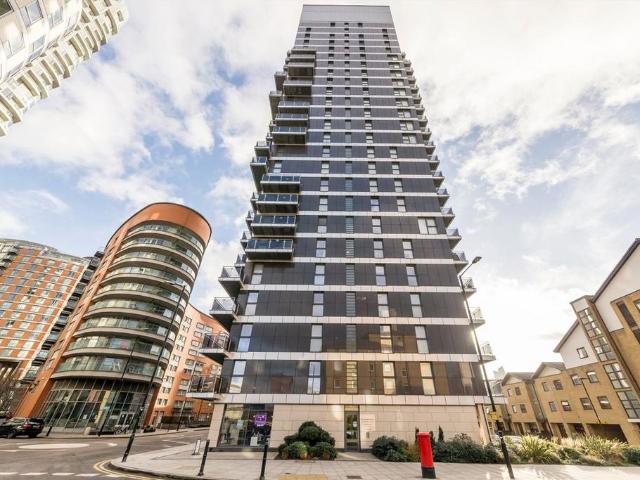 Province Square, London E14 2 bed flat to rent £2,385 pcm £550 pw