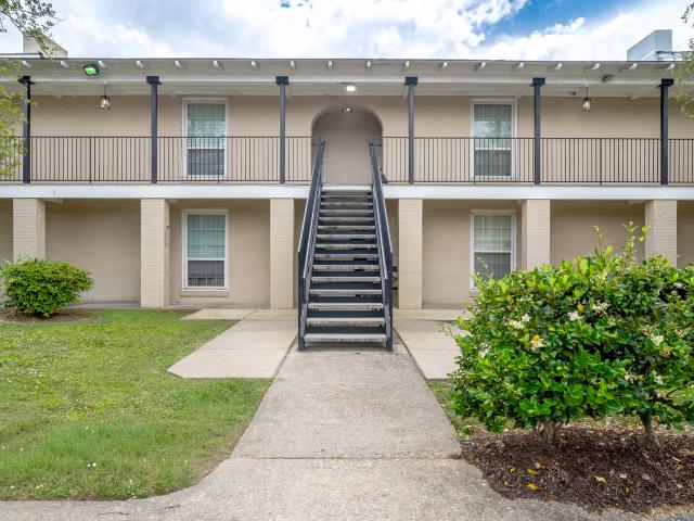 Provincial North Apartments 2 Bedroom Apartment for Rent at 1201 N Foster Dr, Baton Rouge, LA 70806 Mid City North