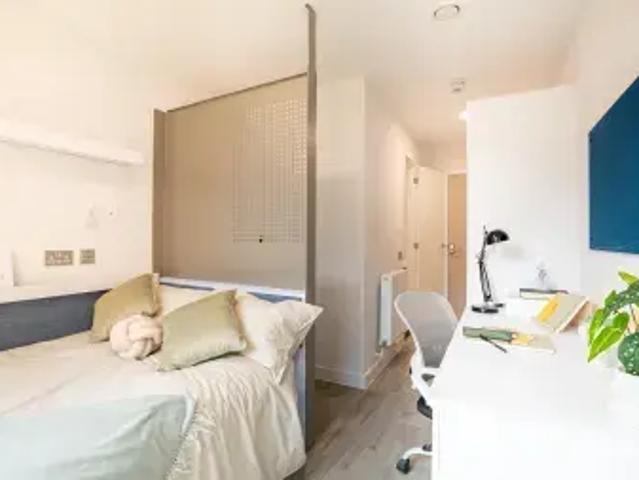 Providence Place 1 bed private hall to rent £1,235 pcm £285 pw
