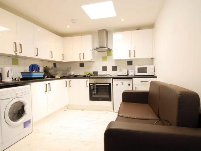 Providence Street, Plymouth PL4 3 bed house to rent £2,067 pcm £477 pw