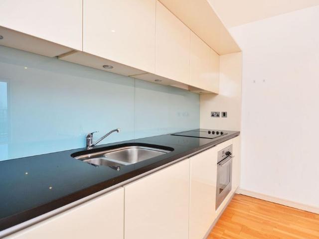 Provost Street, Hoxton, London, N1 2 bed flat to rent £2,950 pcm £681 pw