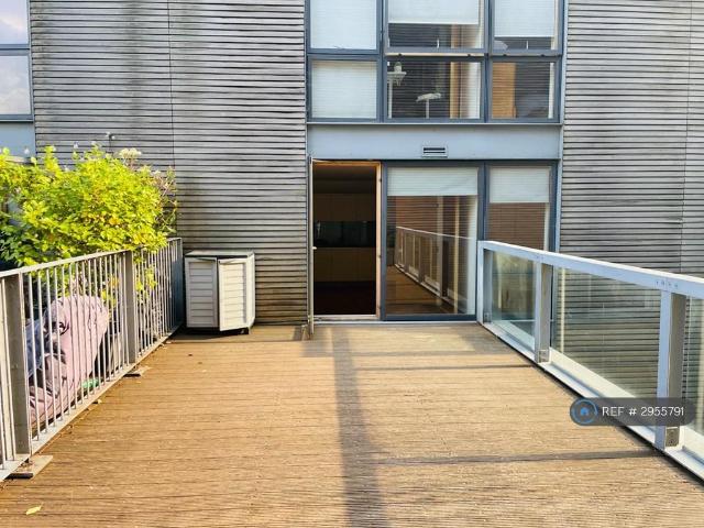 Provost Street, London, N1 1 bed flat to rent £2,750 pcm £635 pw
