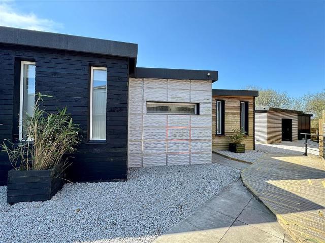 Prow Park, Treloggan Industrial Estate, Newquay TR7, 1 bed flat to rent, £695 pcm | PrimeLocation