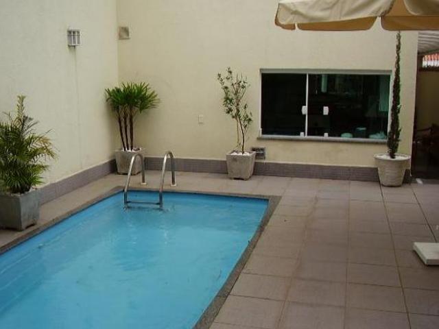 Próximo a Vila Mascote,excelente local,piscina aquecida,impecável,rua sem saída