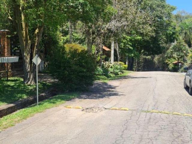 PRÓXIMO AO CENTRO DE COTIA LINDA CASA COM 3 SUÍTES