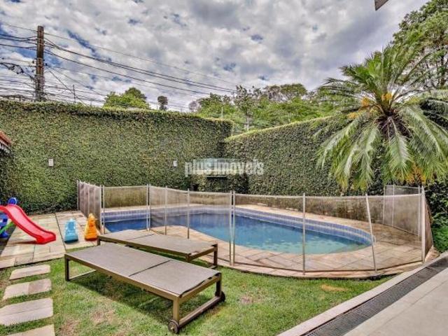 PRÓXIMO AO COLÉGIO SANTO AMÉRICO! 463,72,0M² AC 5 DORMITÓRIOS, 3 SUÍTES LAZER COM PISCINA