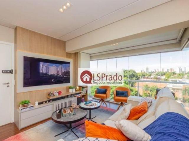Próximo ao Shop Ibirapuera, 3 dormitórios, 2 suítes, varanda e 2 vagas!