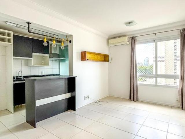PROXIMO DA PUC. LAVABO. SUITE. DUAS VAGAS DE GARAGEM COBERTA