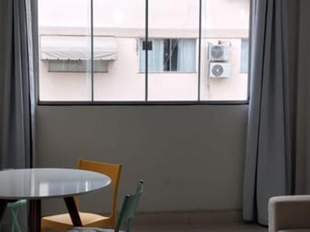 Procura se mulher para dividir apartamento Residencial Paiag