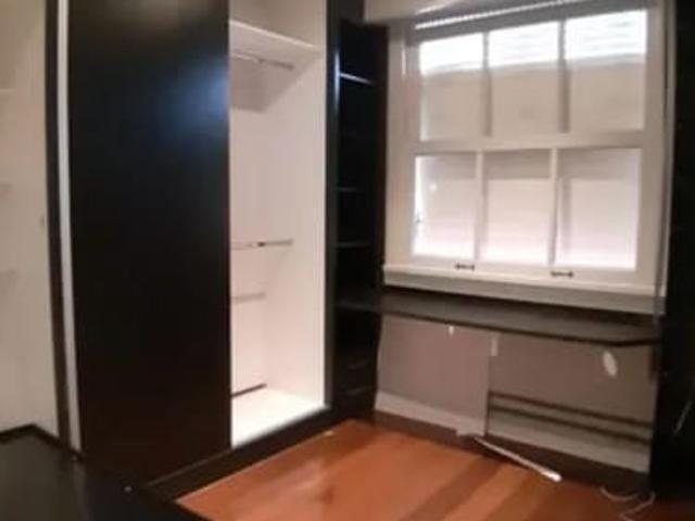 Procura se roommate mulher quarto mobiliado