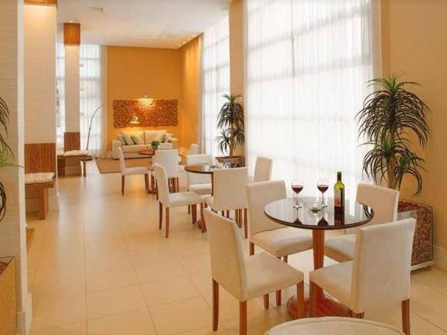 PROCURA UM CLUBE PARA MORAR? AMPLO APARTAMENTO COM SACADA E 2 VAGAS