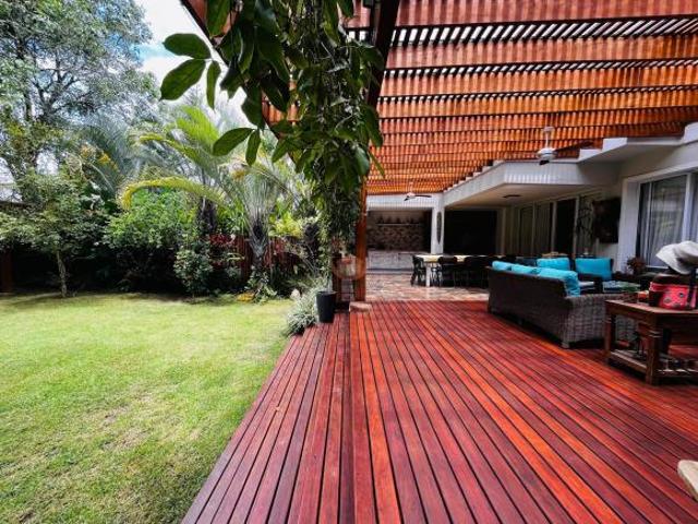 Procurando o lugar perfeito para viver com conforto, segurança e muito espaço para toda a família