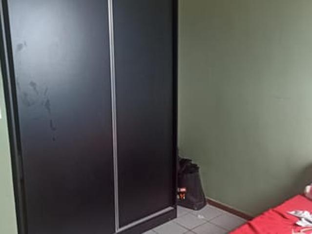 Procuro mulher para dividir apartamento no são Jorge