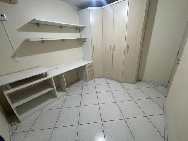 Procuro alguém para dividir apartamento