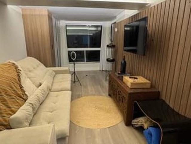 Procuro para dividir apartamento