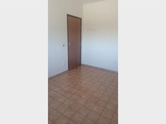 Procuro pessoa para dividir sobrado