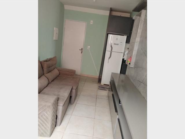 Procuro uma pessoal para dividir apartamento, de preferência que trabalhe e seja organizada
