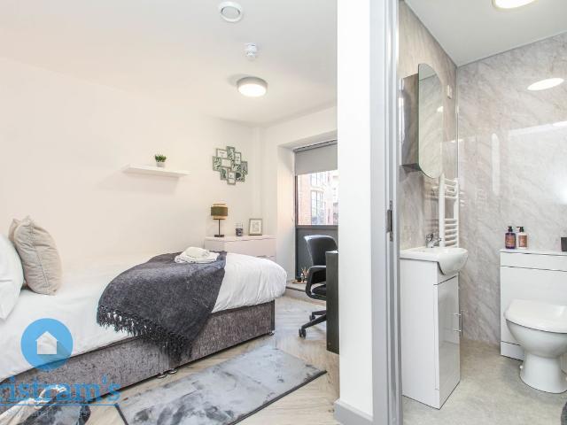Professional Ensuite Rooms, City Centre NG1, 1 bed flat to rent, £750 pcm | PrimeLocation