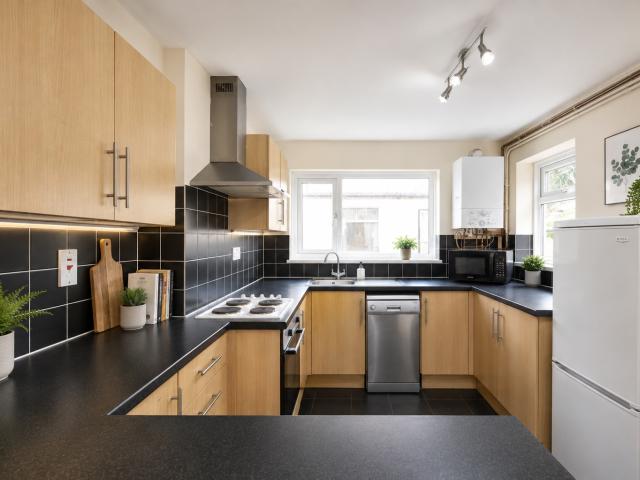 Professional House Share Donald Street 2Let2