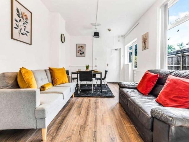 Professional House Share Room 1