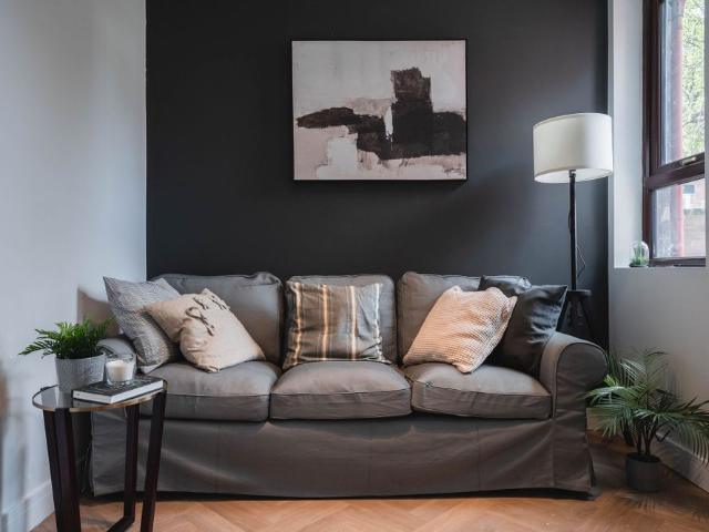 Professional modern house share  Bedroom 3