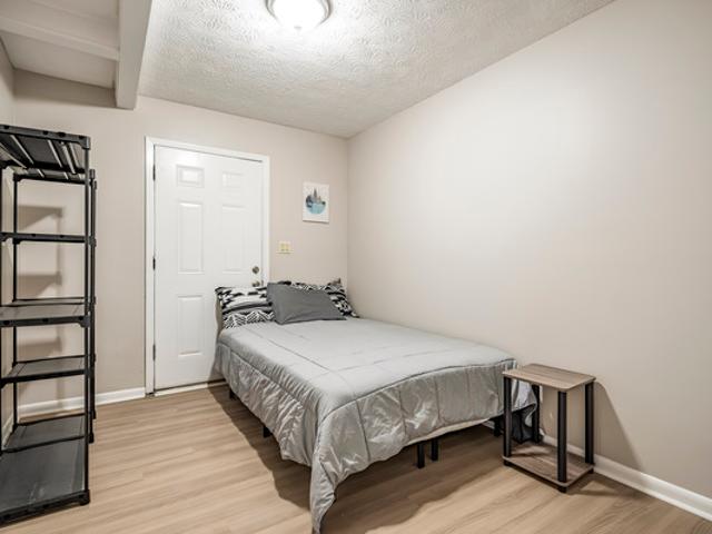 PROFESSIONAL SUPER HOST WE ARE HERE TO HELP Move in Fee Waived‼ CLEAN AND QUIET HOUSE LOTS OF PRIVACY FREE AMENITIES ℹ