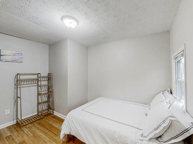 PROFESSIONAL SUPER HOST Move in Fee Waived‼ All Utilities Included Free Fast Wi FiCleaning Services IncludedSmart Lock Rooms