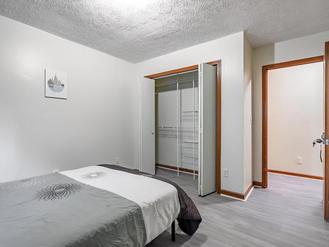 PROFESSIONAL SUPER HOST Move in Fee Waived‼Free High Speed Internet Cleaning Services Included Smart Lock Rooms
