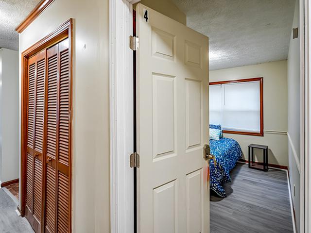 PROFESSIONAL SUPER HOST Move in Fee Waived‼Free High Speed Internet Cleaning Services Included Smart Lock Rooms