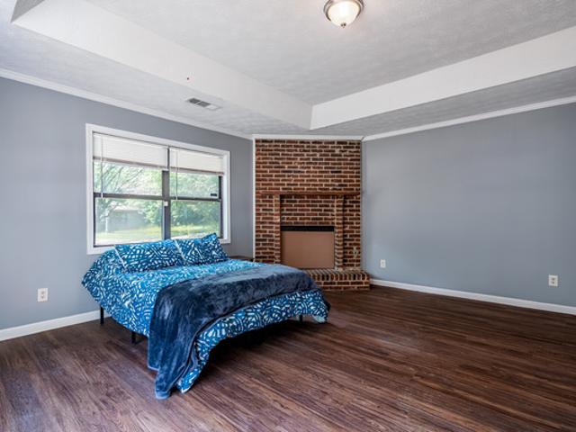PROFESSIONAL SUPER HOST Move in Fee Waived‼Free High Speed Internet Cleaning Services Included Smart Lock Rooms