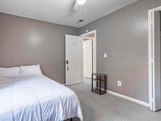 PROFESSIONAL SUPER HOST Move in Fee Waived‼Free High Speed Internet Cleaning Services Included Smart Lock Rooms