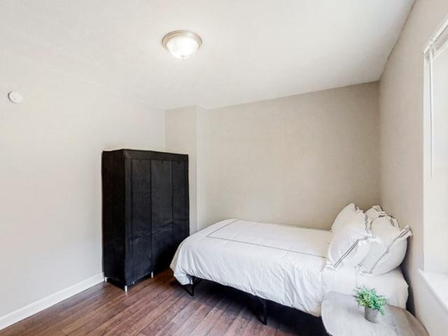 PROFESSIONAL SUPER HOST Move in Fee Waived‼Free High Speed Internet Cleaning Services Included