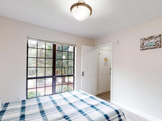 PROFESSIONAL SUPERHOST ⭐ MOVEIN FEE WAIVED!